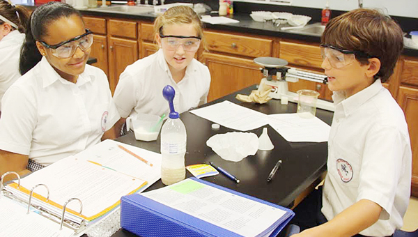 Photo Feature: SJA students enjoy science experiment | L'Observateur