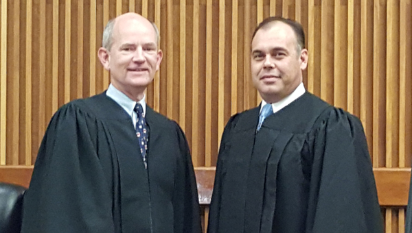 Photo feature: Snyder takes Justice Court oath | L'Observateur