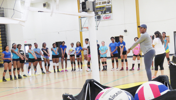 UNO volleyball comes home for ESJ camp instruction | L'Observateur
