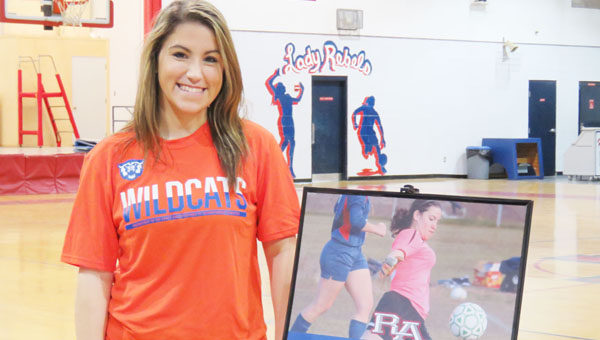 Riverside’s Saucier signs | L'Observateur