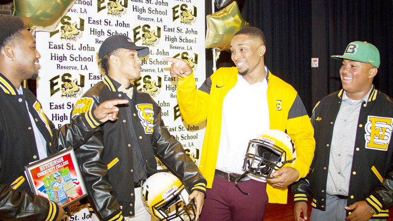Nearly a dozen ESJH students make college football commitments on ...