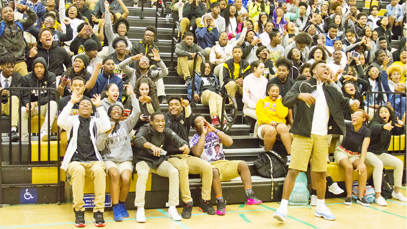 Nearly a dozen ESJH students make college football commitments on ...