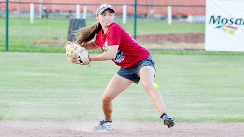 Riverside Academy softball takes on Metro league | L'Observateur