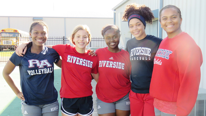 Lady Rebels breaking in new squad | L'Observateur