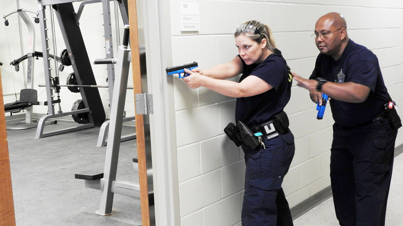 Officers participate in active shooter training | L'Observateur
