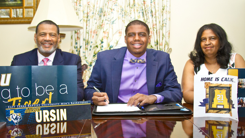 PHOTO FEATURE: Ursin signs to ETBU | L'Observateur