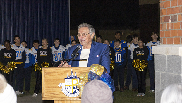 New archway honors Comets legends | L'Observateur
