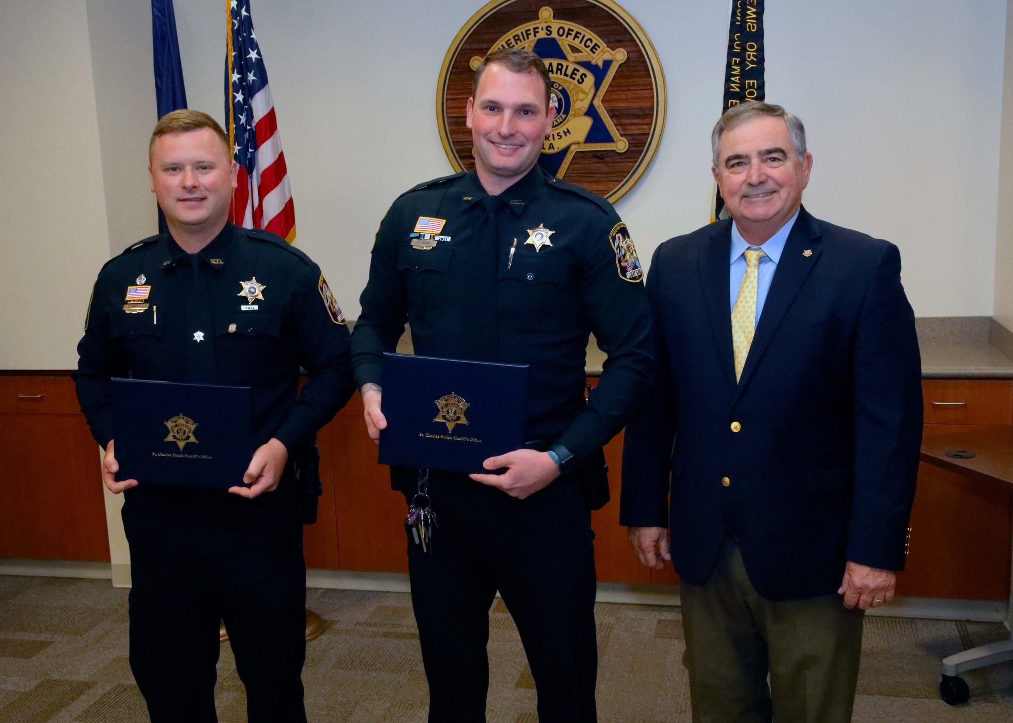 Sheriff Greg Champagne presents several employee awards | L'Observateur
