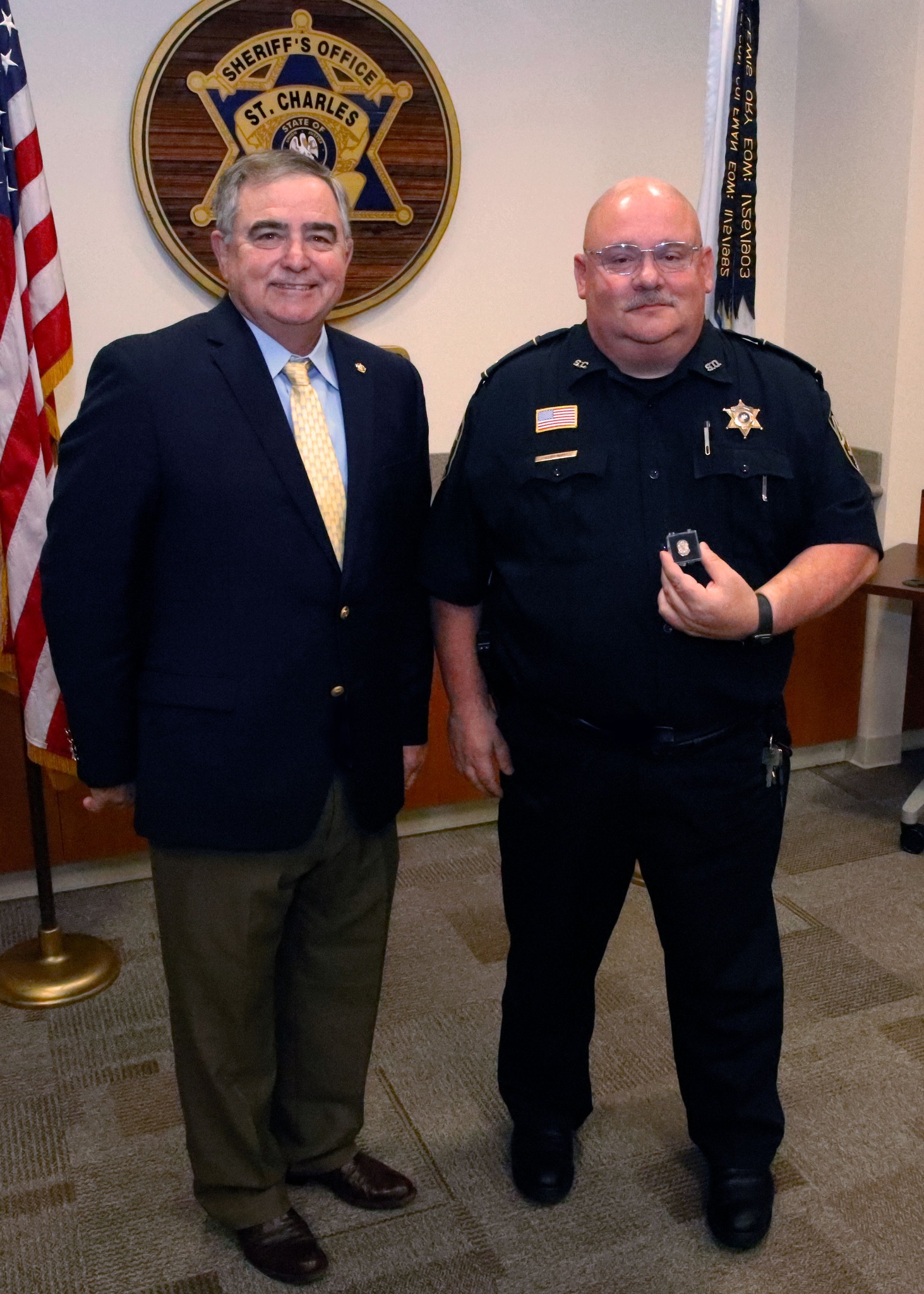 Sheriff Greg Champagne presents several employee awards | L'Observateur